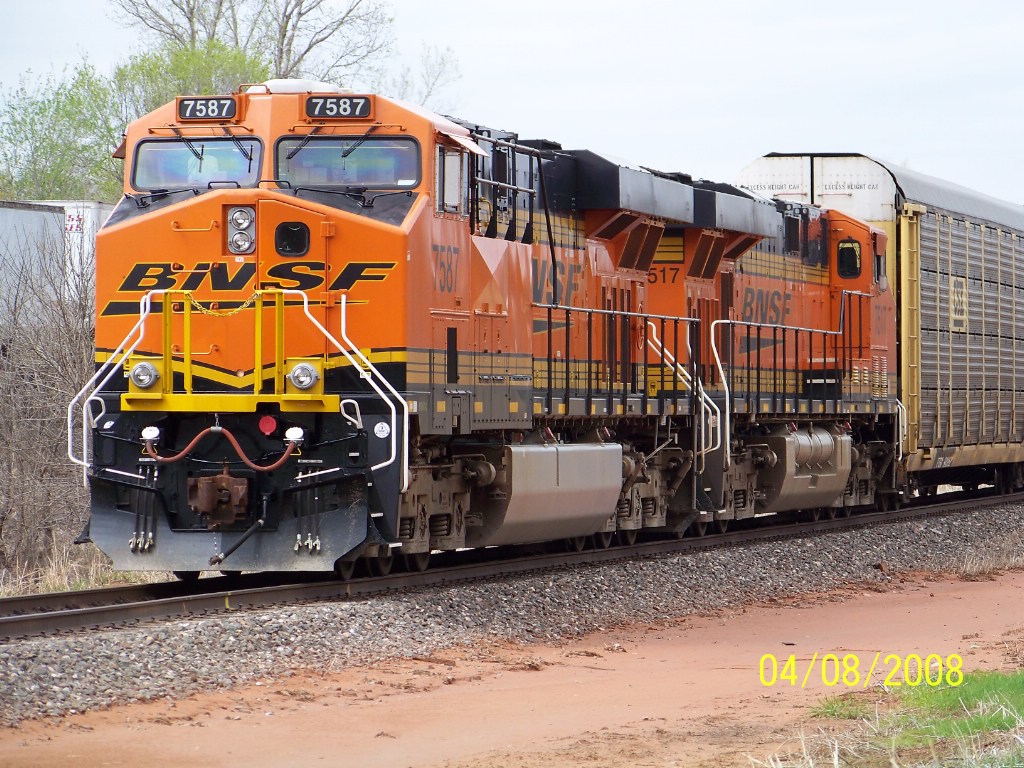 BNSF ES44DC 7587
